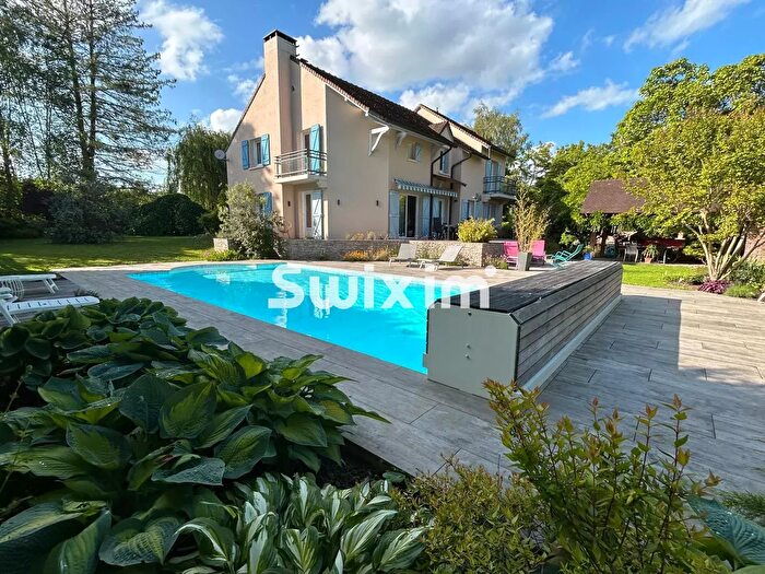 Maison 10 pièces à Lons-le-Saunier, à vendre