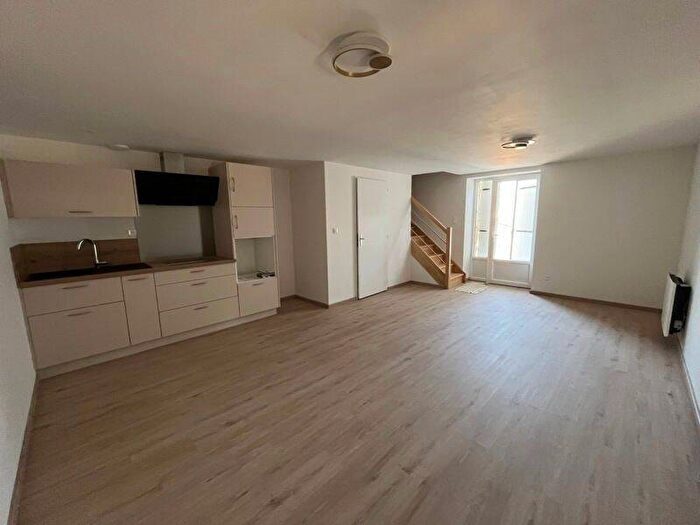 Maison 3 pièces à louer à La Rochefoucauld-en-Angoumois