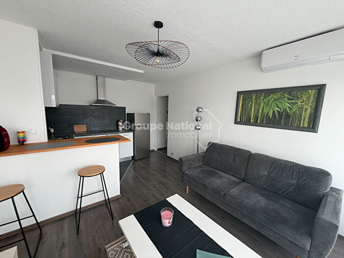 Appartement à louer - Nîmes, Carmes - 2 pièces - 1 chambre