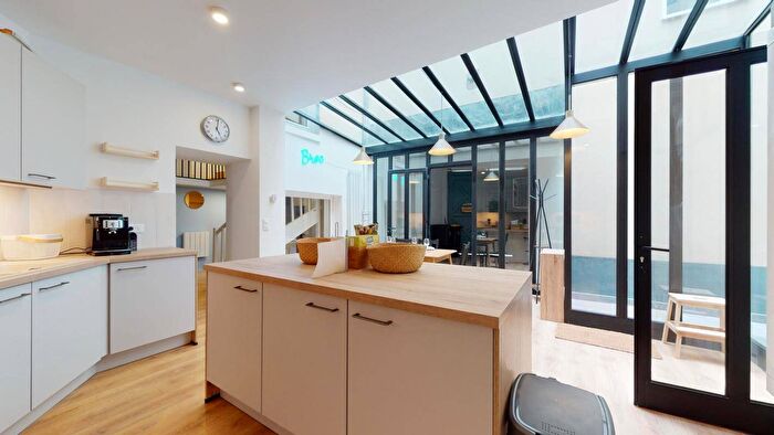 Appartement à louer - Village, Fontenay-sous-Bois - 10 pièces - 9 chambres