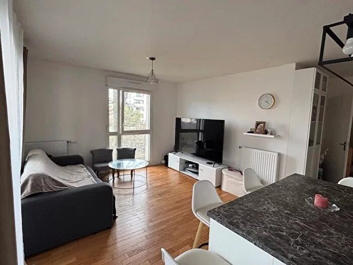 Colombes, Europe : Appartement 4 pièces à louer