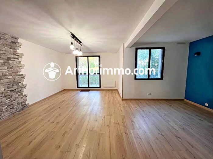 Appartement à louer - Savigny-le-Temple, Plessis la Forêt - 3 pièces - 2 chambres