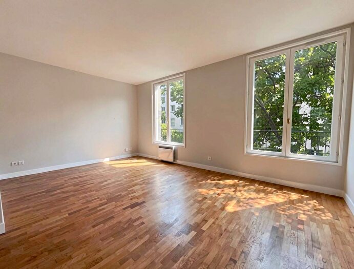 Appartement à louer - Porte Dauphine, Paris ème arrondissement - 2 pièces - 1 chambre