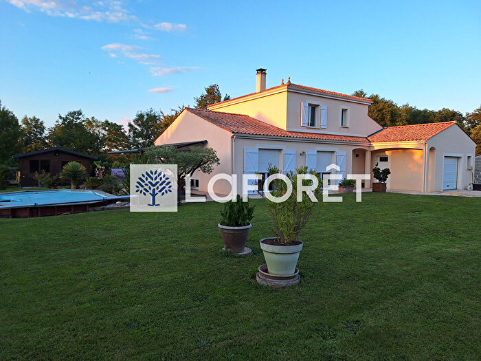 Maison à vendre - Puy-de-Serre - 6 pièces - 4 chambres