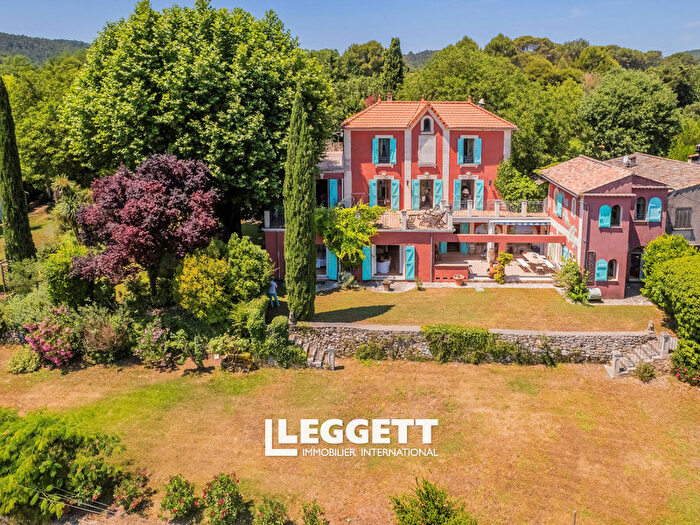Maison 9 pièces à Correns, à vendre