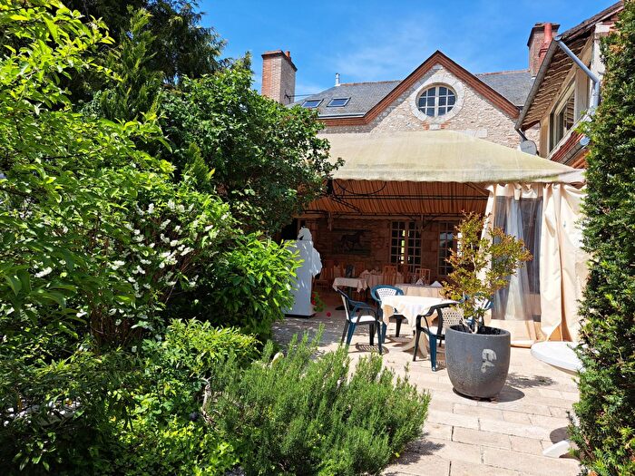 Saint-Ay : Maison 10 pièces à vendre