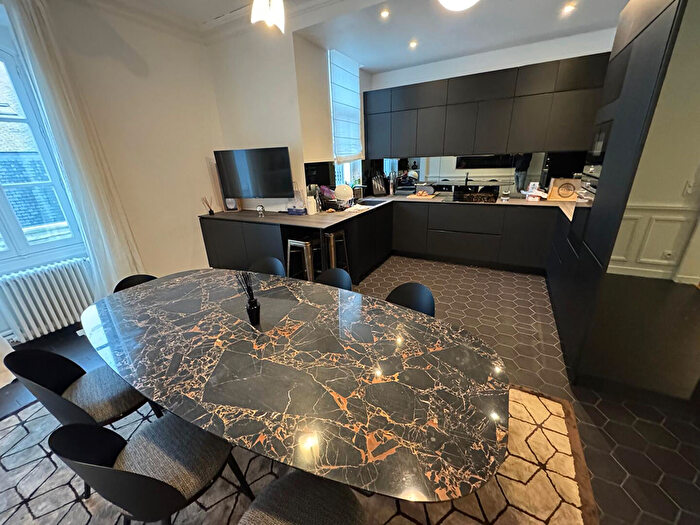 Appartement à vendre - Quartiers Centre, Centre-ville - 5 pièces - 4 chambres