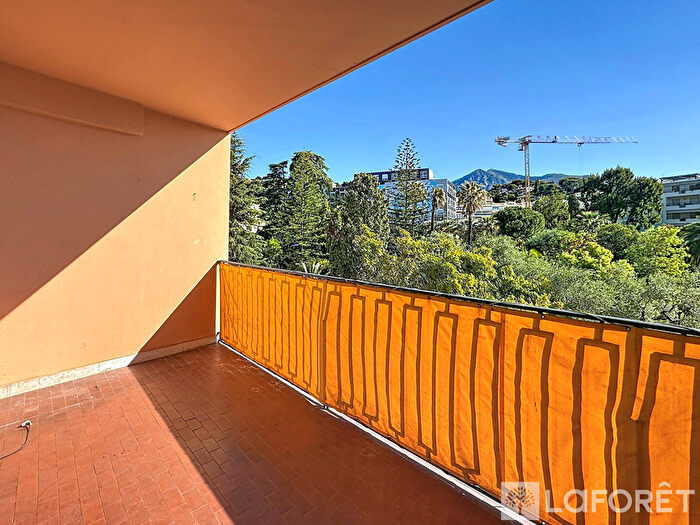 Roquebrune-Cap-Martin, Carnolès, Gare, Cap Azur : Appartement 3 pièces à vendre
