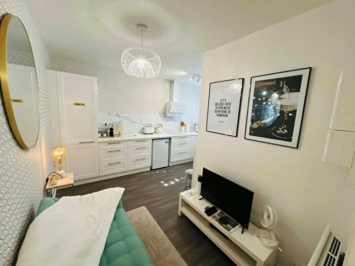 Appartement à louer - Laon Zola-Neufchâtel-Orgeval, Reims - 1 pièce