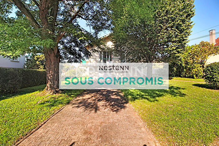 Maison à vendre - Bron, Bron Piscine, Le Lessivas - 6 pièces - 5 chambres