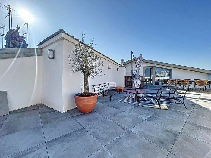 Appartement à louer - Croix Rousse Centre, Lyon ème arrondissement - 4 pièces - 3 chambres