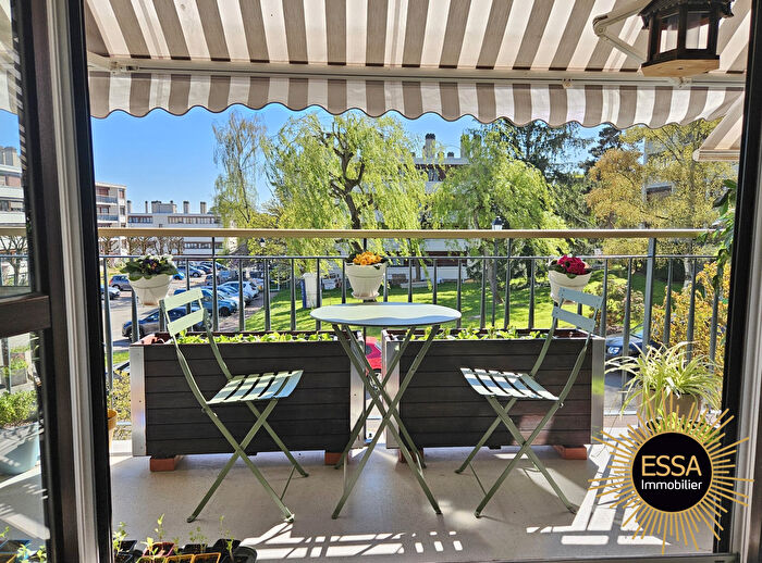 Appartement 5 pièces à Noisy-le-Roi, à vendre
