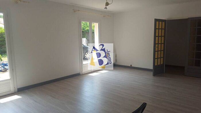 Maison à louer - Puymoyen - 4 pièces - 3 chambres