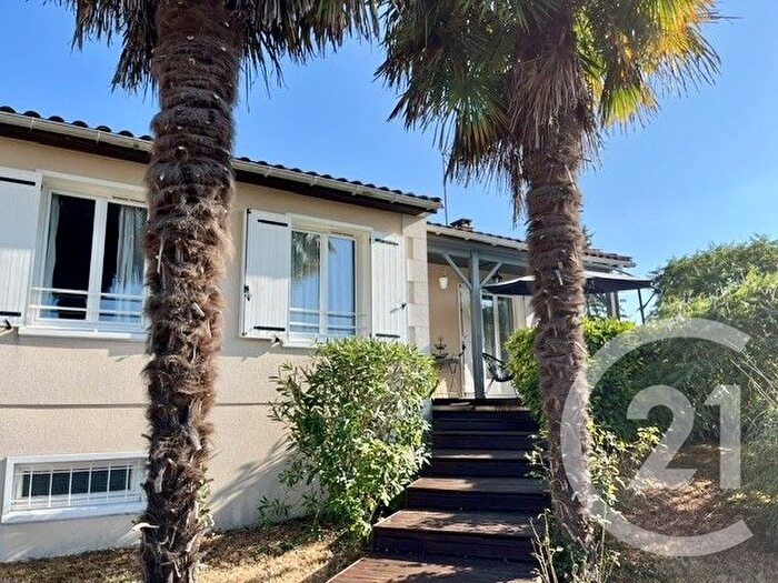 Ruelle-sur-Touvre : Maison 5 pièces à vendre