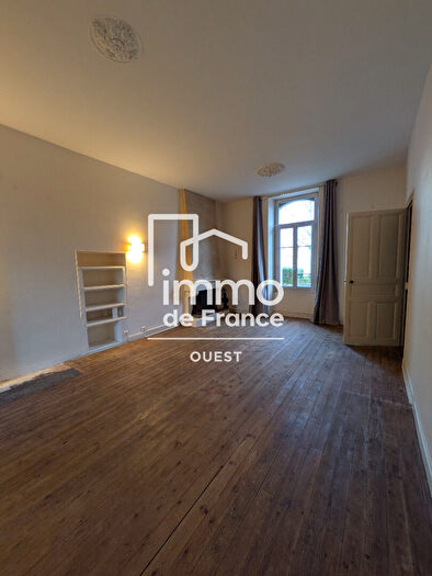 Maison à louer - Seiches-sur-le-Loir - 4 pièces - 3 chambres