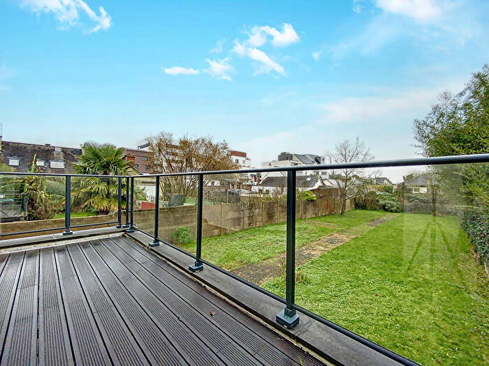 Maison à vendre - Quartiers Nord-Est, Jeanne dArc - 5 pièces - 3 chambres