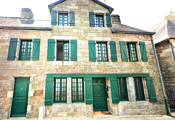 Maison à vendre - Rostrenen - 10 pièces - 6 chambres