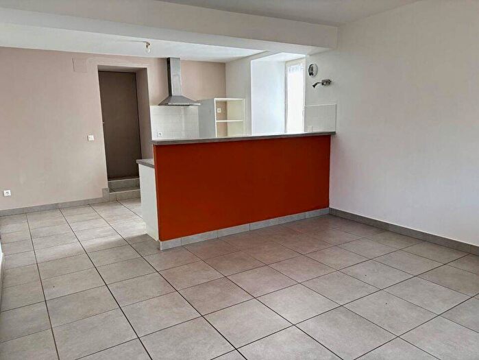 Aussurucq : Appartement 3 pièces à louer