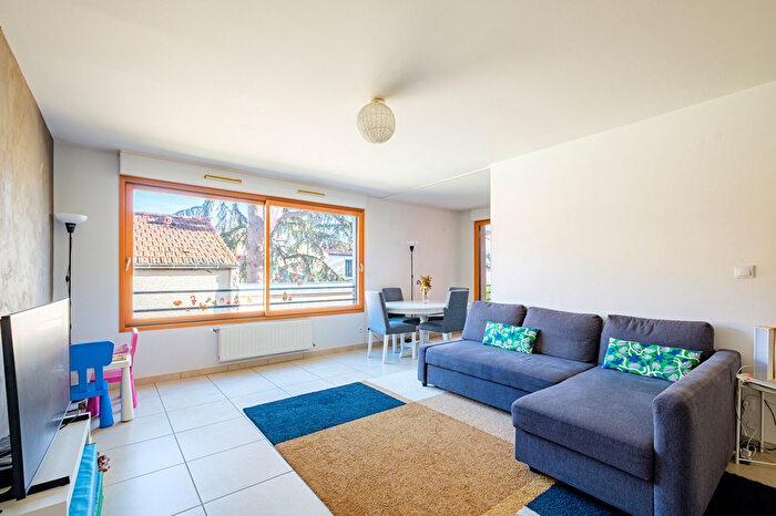 Appartement à vendre - Lyon e , Monchat - 3 pièces - 2 chambres