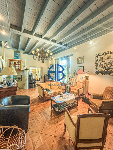 Maison à vendre - Faverges-de-la-Tour - 9 pièces - 5 chambres