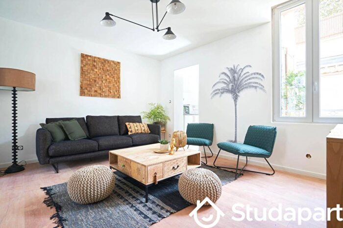 Appartement à louer - Centre Ville, Reims - 1 pièce - 4 chambres