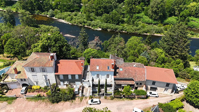 Maison 7 pièces à Commelle-Vernay, à vendre