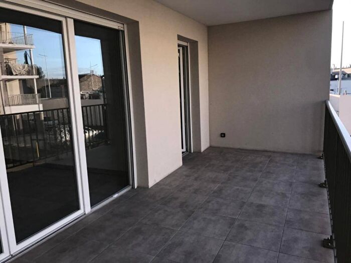 Appartement à louer - Zone Industrielle, Arles - 3 pièces - 2 chambres