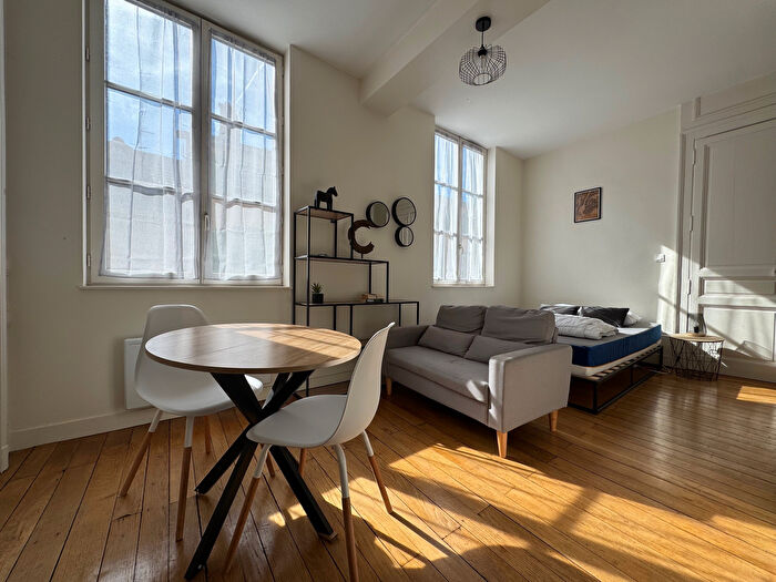 Appartement à louer - Limoges, Centre-ville, Hôtel de Ville, Emailleurs - 1 pièce - 1 chambre