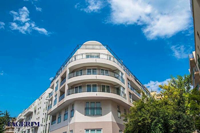 Appartement à louer - Juan-les-Pins, Antibes - 2 pièces