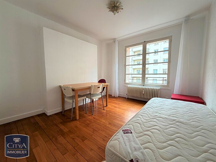 Appartement à vendre - Chambéry, Centre-ville - 2 pièces - 1 chambre