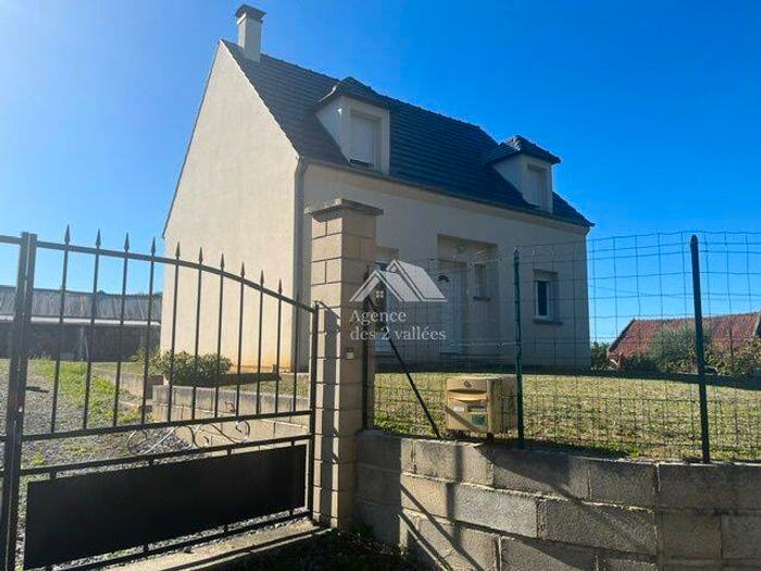 Maison 5 pièces à louer à Cuts