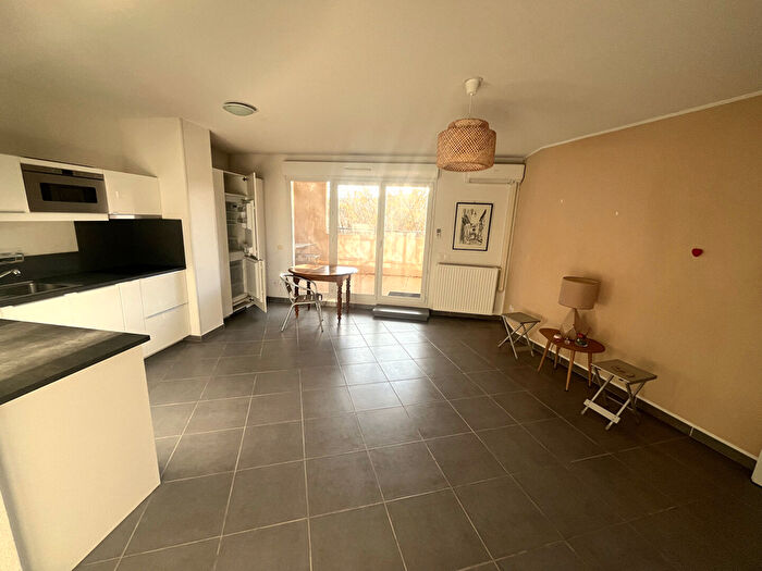 Appartement à vendre - Gardanne, Aires - 3 pièces - 2 chambres