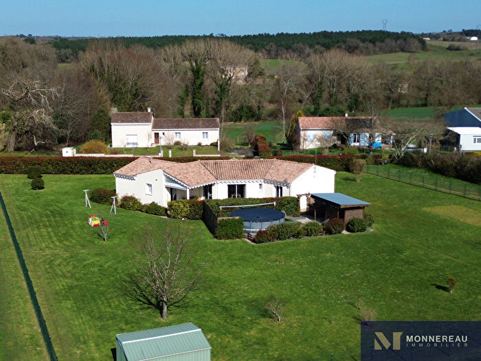 Maison à vendre - Touvérac - 5 pièces - 3 chambres
