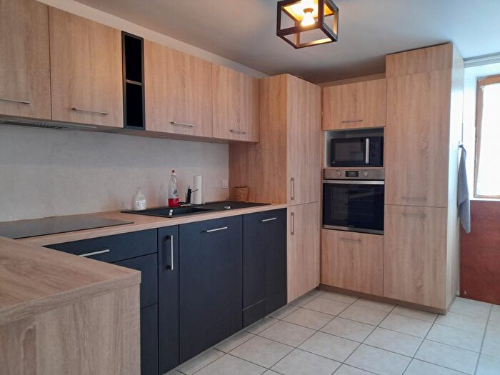 Maison à louer - Saint-Alban-de-Roche - 4 pièces - 3 chambres