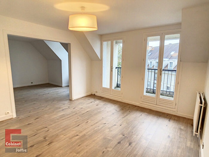 Appartement à louer - Fontainebleau, France, Joffre - 4 pièces - 2 chambres