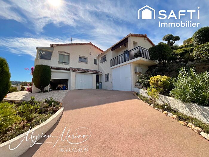 Maison à vendre - Roquebrune-sur-Argens, Les Issambres, La Vigie, Les Dolmens, Plages, Calanques - 6 pièces - 4 chambres