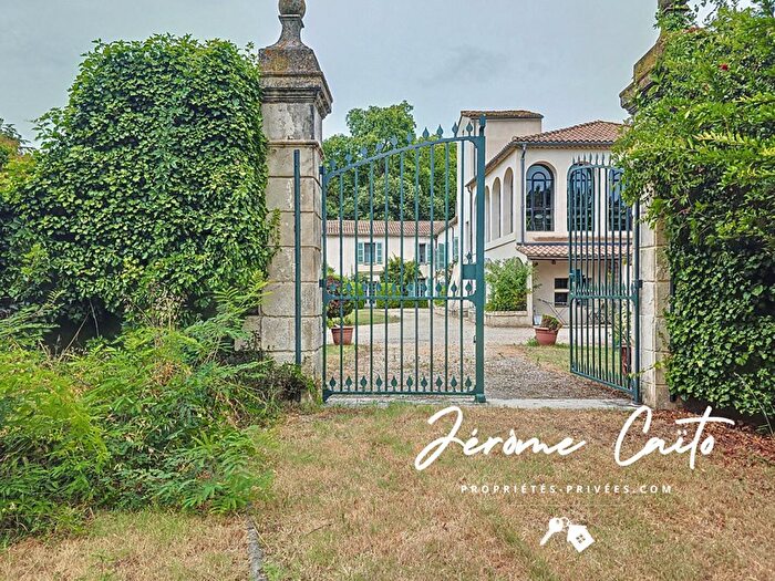 Maison à vendre - Nîmes, Bastide, Costières - 20 pièces - 12 chambres