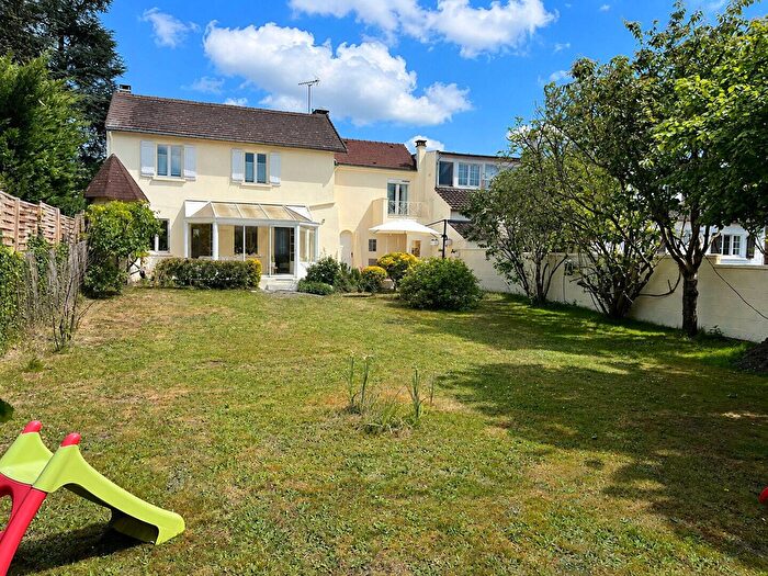 Maison 5 pièces à Est, Lamorlaye, à louer