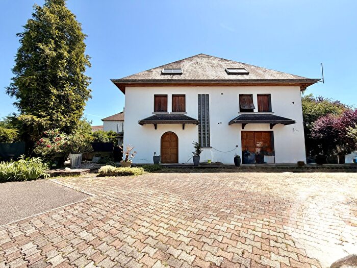 Maison 11 pièces à vendre à Les Abrets