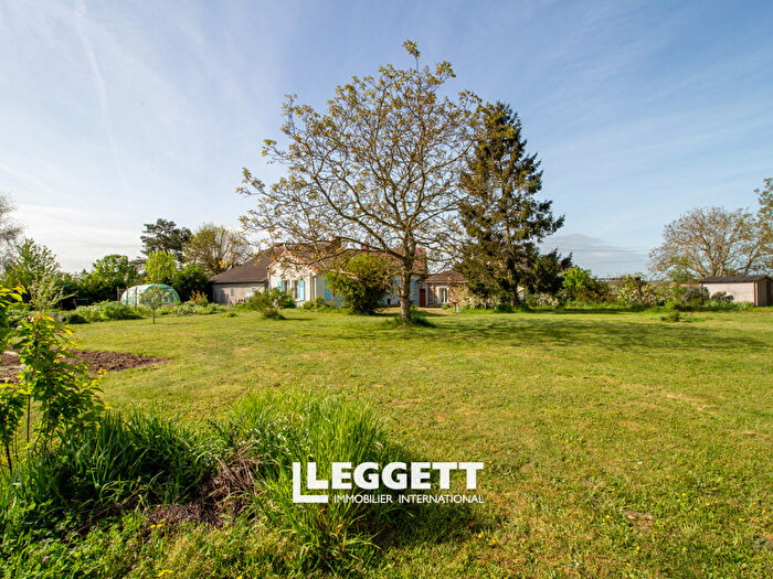 Antogny-le-Tillac : Maison 4 pièces à vendre