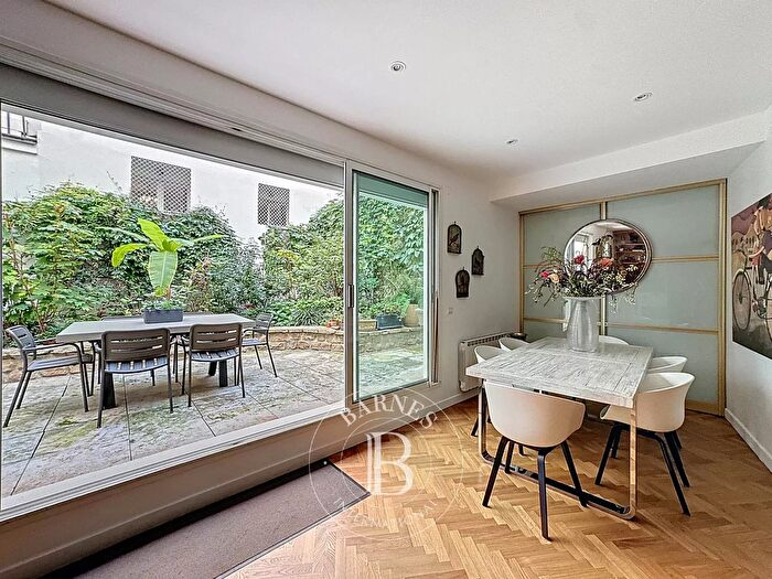 Appartement à louer - Paris e , Elysée, Madeleine - 5 pièces - 3 chambres