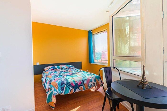 République-Gare-Porte de Paris, Saint-Denis : Appartement 1 pièce à louer