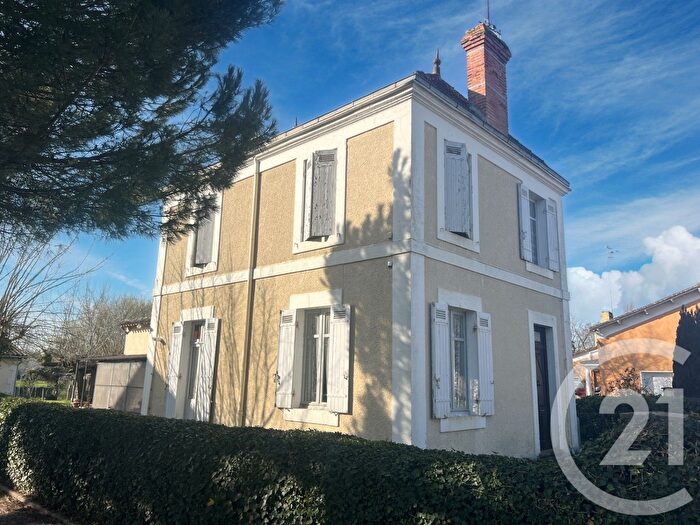 Maison à vendre - Montpon-Ménestérol - 6 pièces - 4 chambres