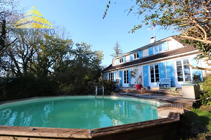 Maison 8 pièces à vendre à Mandres-les-Roses