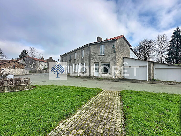 Maison à vendre - La Forêt-sur-Sèvre - 9 pièces - 5 chambres