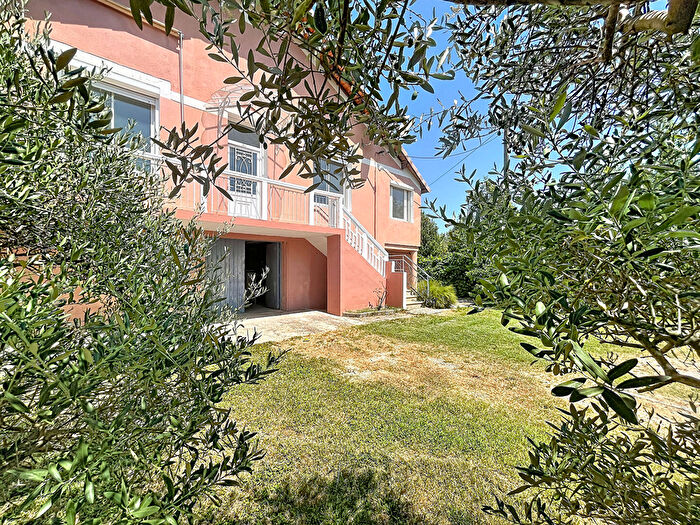 Maison 4 pièces à vendre à Orange, Colline, Etang