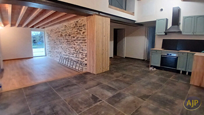 Maison à louer - Bain-de-Bretagne - 5 pièces - 4 chambres