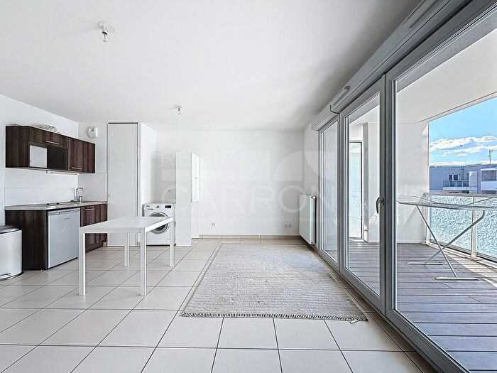 Appartement à louer - Bron, Porte des Alpes - 1 pièce