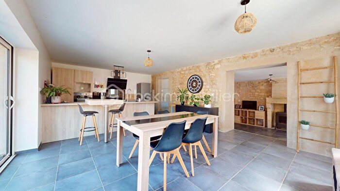 Pont-l'Abbé-d'Arnoult : Maison 7 pièces à vendre