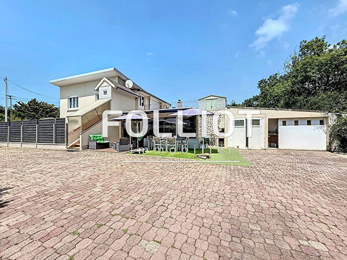 Maison à vendre - Jullouville - 7 pièces - 5 chambres